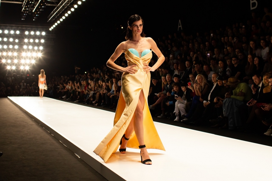Explore your New collection s/s2019 - MEonlinemag.com